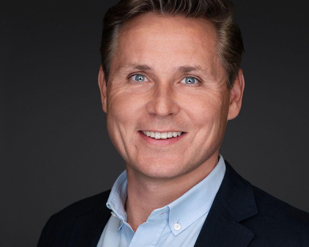 Cincinnati Headshots | LinkedIn, Acting & Business Photos - Mark Denney